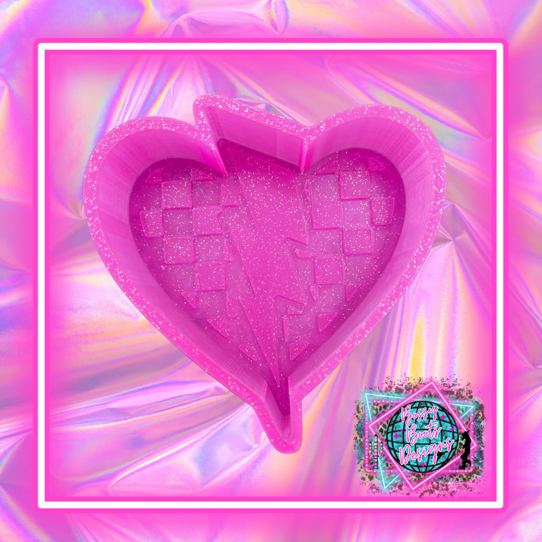 Checkered Bolt Heart – Cured Aroma Beads